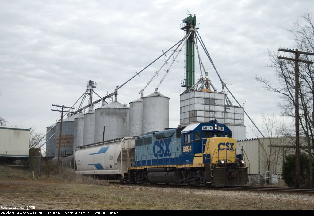 CSX 6094 Y110 Shuffles cars at the south end of the Memphis Junction Yard